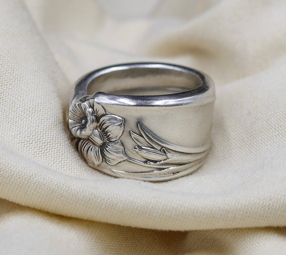 Daffodil Spoon Ring – Addison Ann Jewelry